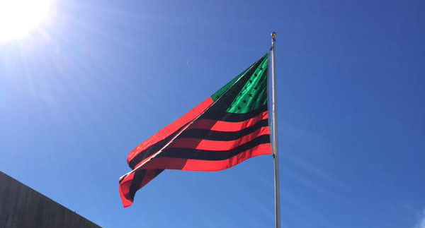 At MoMA PS1, David Hammons’s ‘African American Flag’ Beckons Visitors ...
